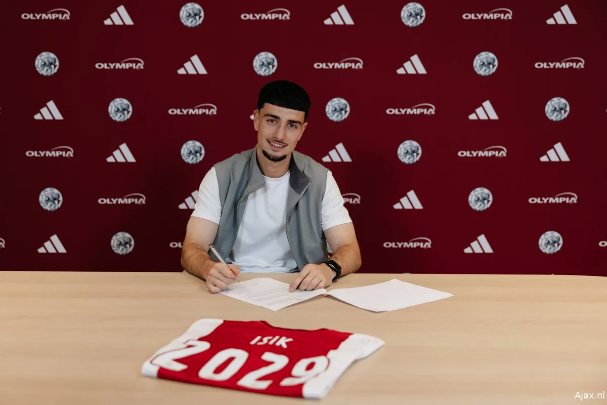 Isik trots op ontwikkeling bij Ajax: 'Ben pas op latere leeftijd bij ...