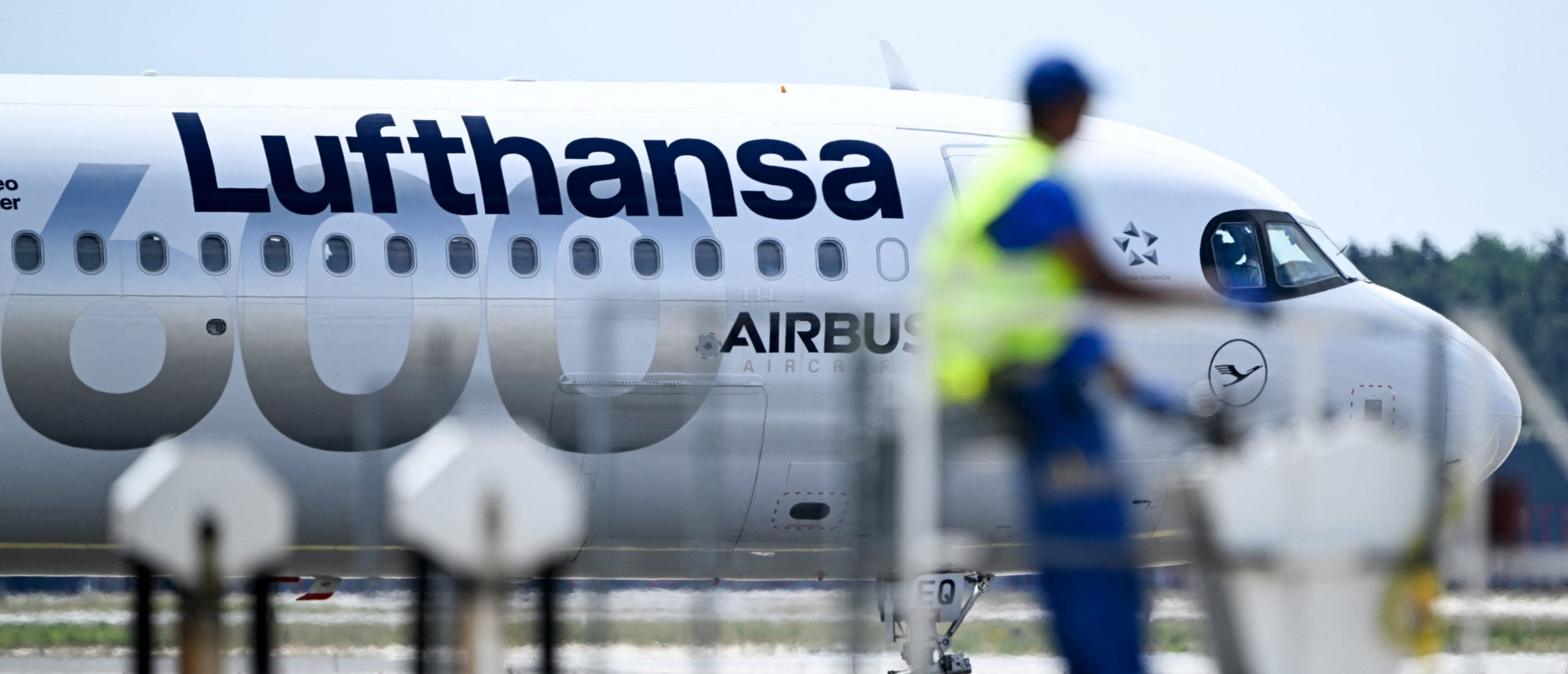 Airliner’s nose gear ‘unexpectedly retracts’ at airport, injuring ...