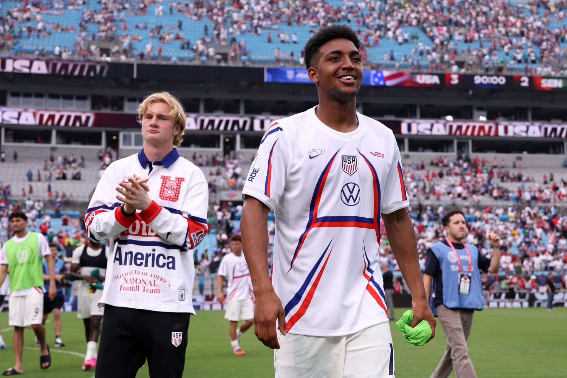 USA defender Alex Freeman turns Super Bowl dad into soccer believer