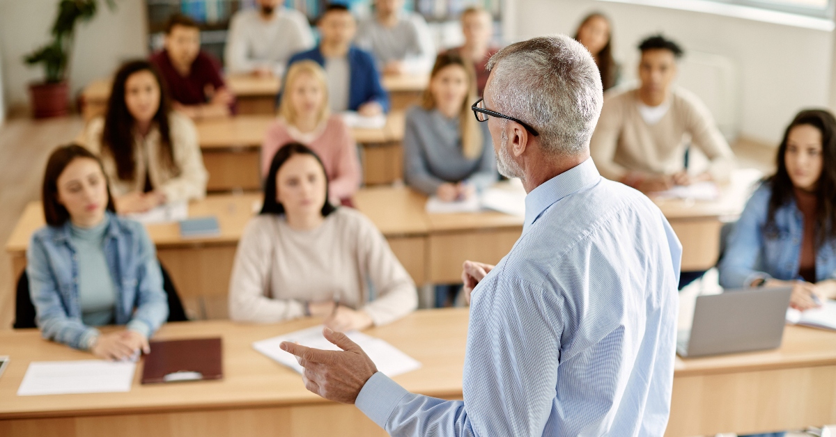 10 industries desperately hiring older workers right now (some pay $60 ...