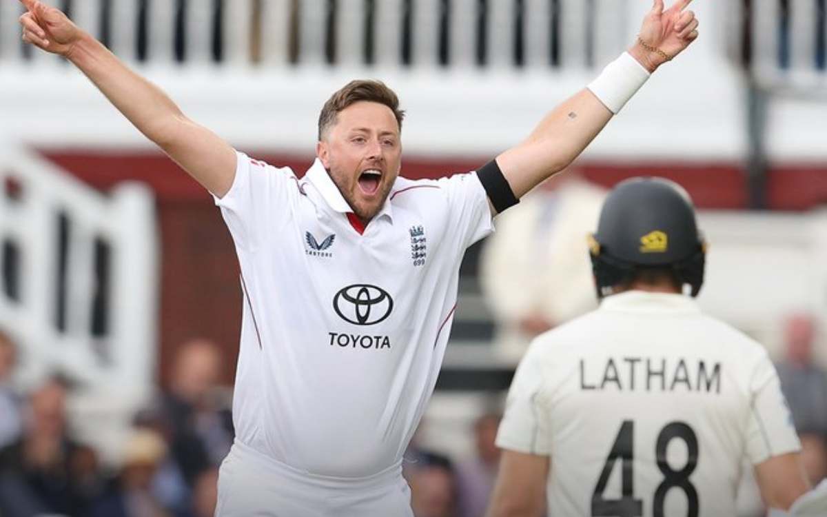 Four-wicket Robinson rocks New Zealand after England collapse in 1st test