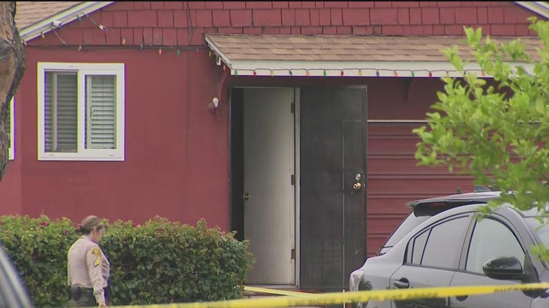 Deputies search for 2 suspects in Pico Rivera shooting death