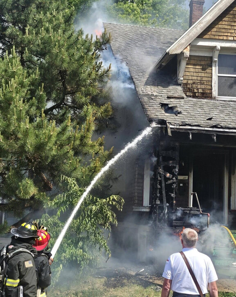 One firefighter hurt in Freeport house fire on Washington Place
