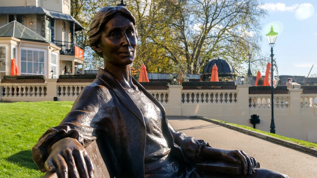 Virginia Woolf: Life, Work, and Enduring Influence