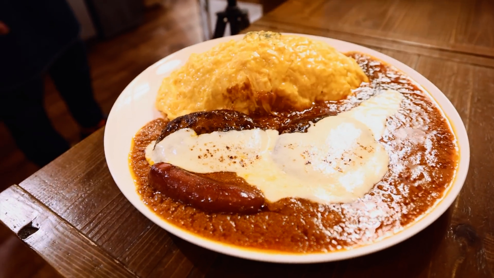 She takes on giant Japanese curry omurice challenge with 20 eggs