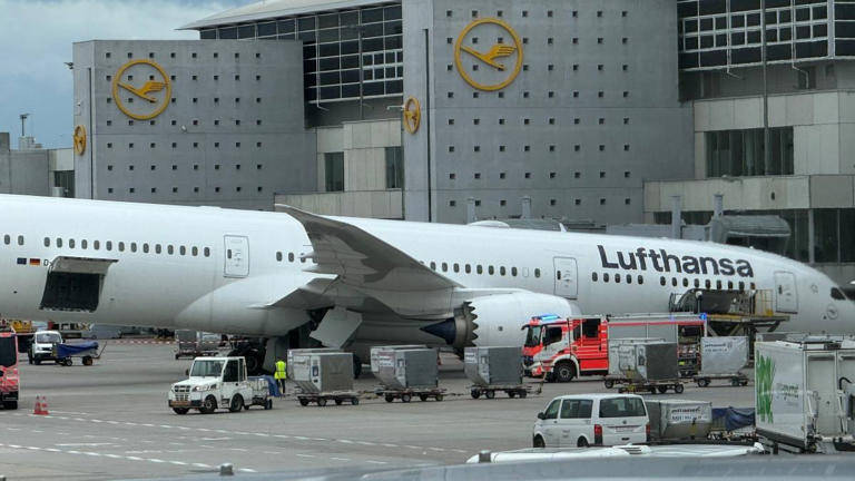 Lufthansa employees injured after Boeing plane's nose collapses at ...
