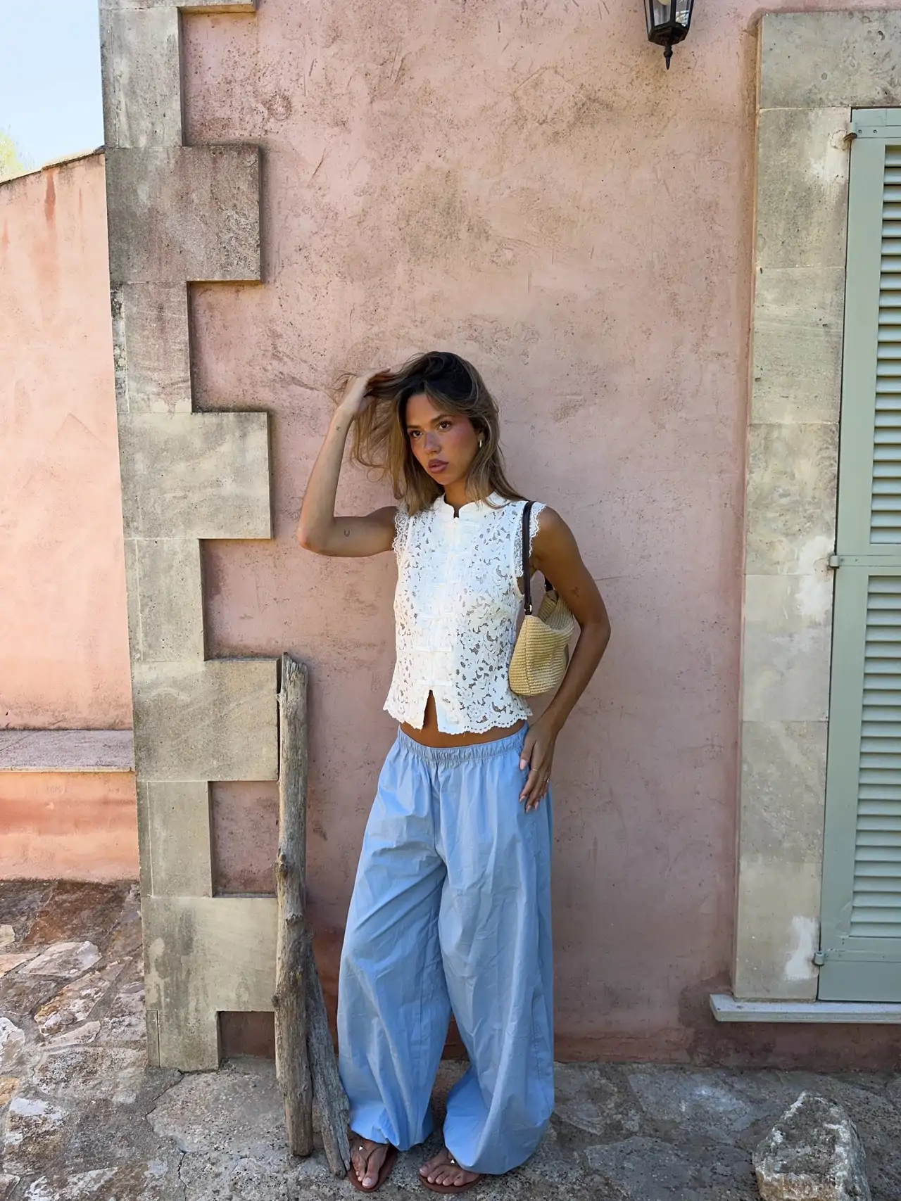 Vuelve el top qipao este verano 2026: mi favorito está en Stradivarius