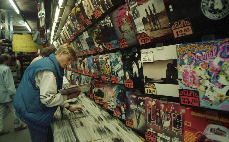 Remembering the 1980s shopping mall, the heart of teenage life