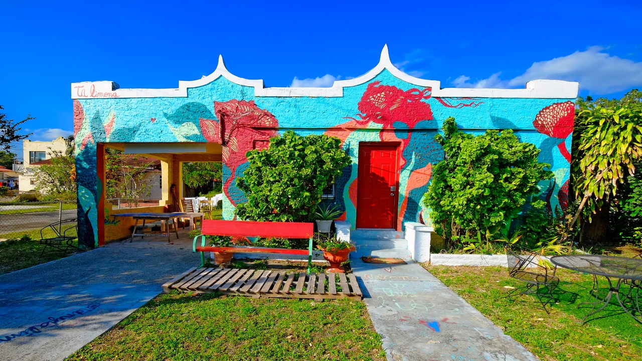Miami Beach packed 800 Art Deco buildings into one square mile and you ...