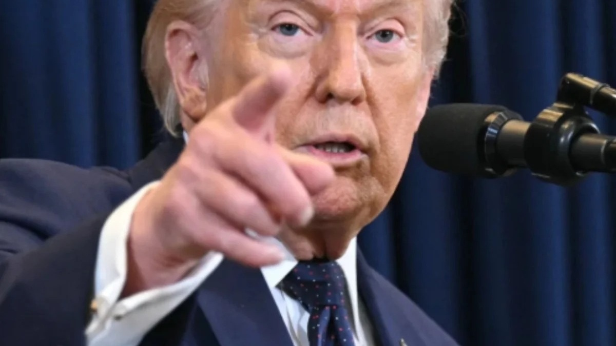 Trump executive order jeopardizes the jobs of 8,000 senior federal ...