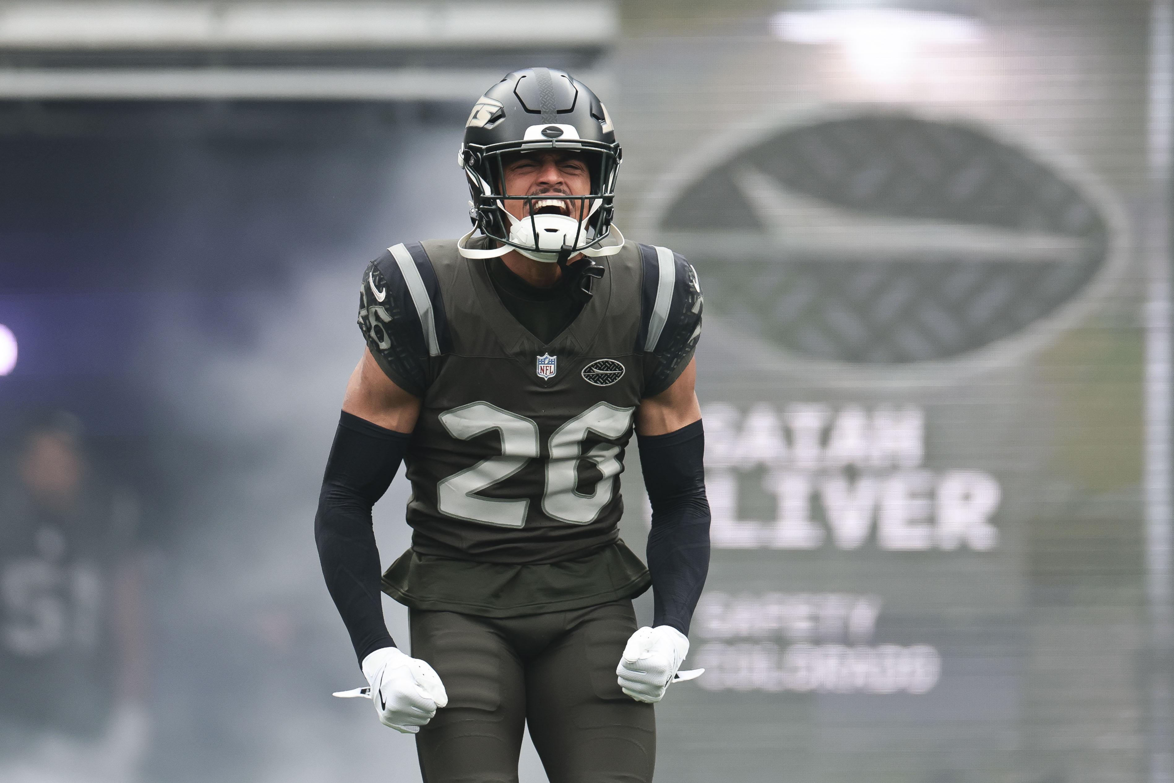 Arizona Cardinals sign safety Isaiah Oliver