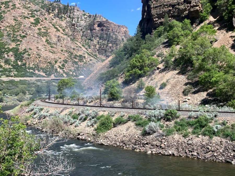 Firefighters fight brush fires in Glenwood Canyon
