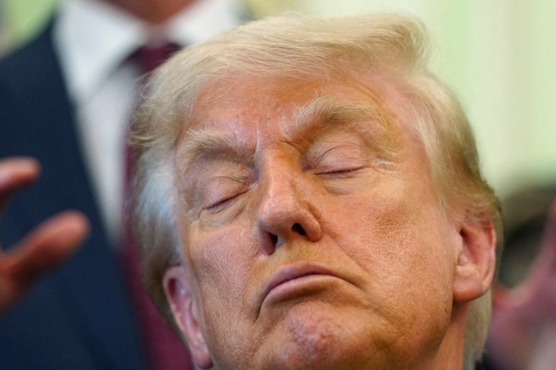 'Droopy' Trump struggles to stay awake during Oval Office meeting days ...