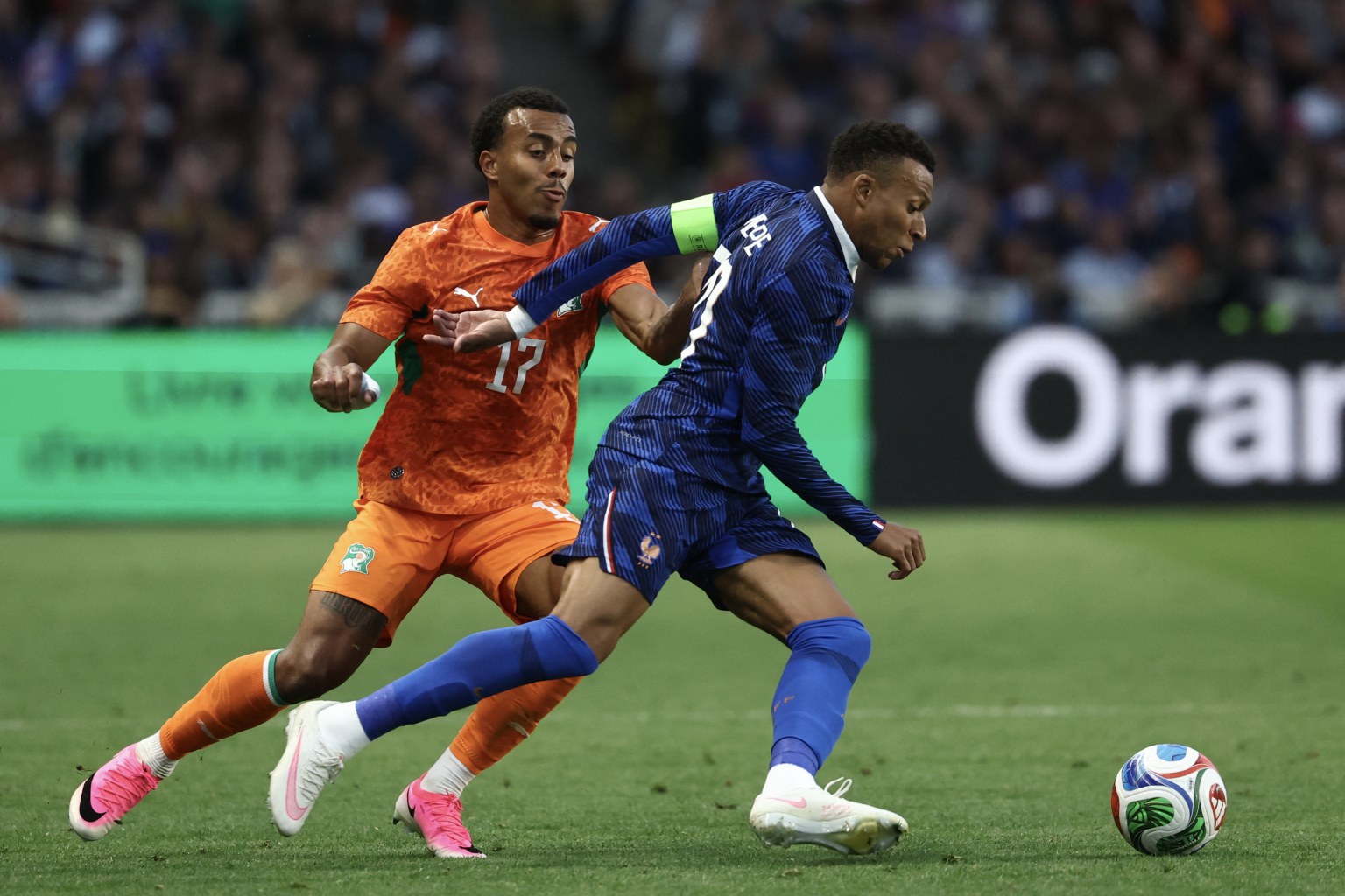 Arbiter runął na murawę. Koniec fantastycznej passy. Mbappe i spółka ...
