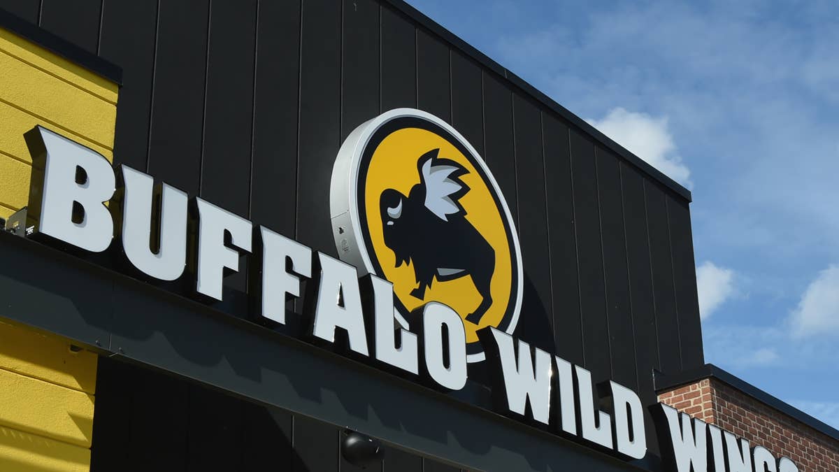 Buffalo Wild Wings faces backlash for rewarding fan who disrupted NBA ...