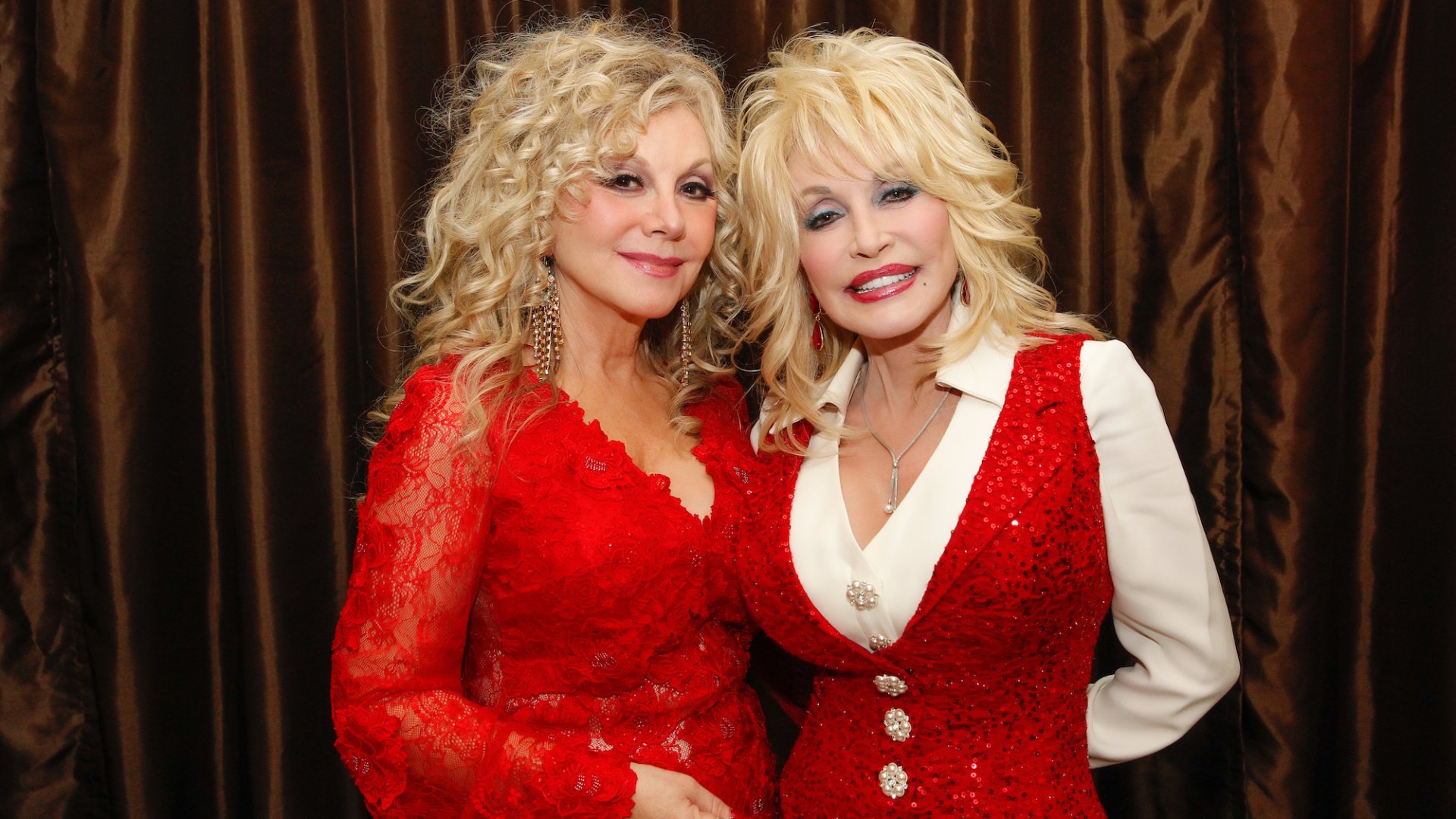 Dolly Parton's sister refuses to 'stay silent' about politics like singer