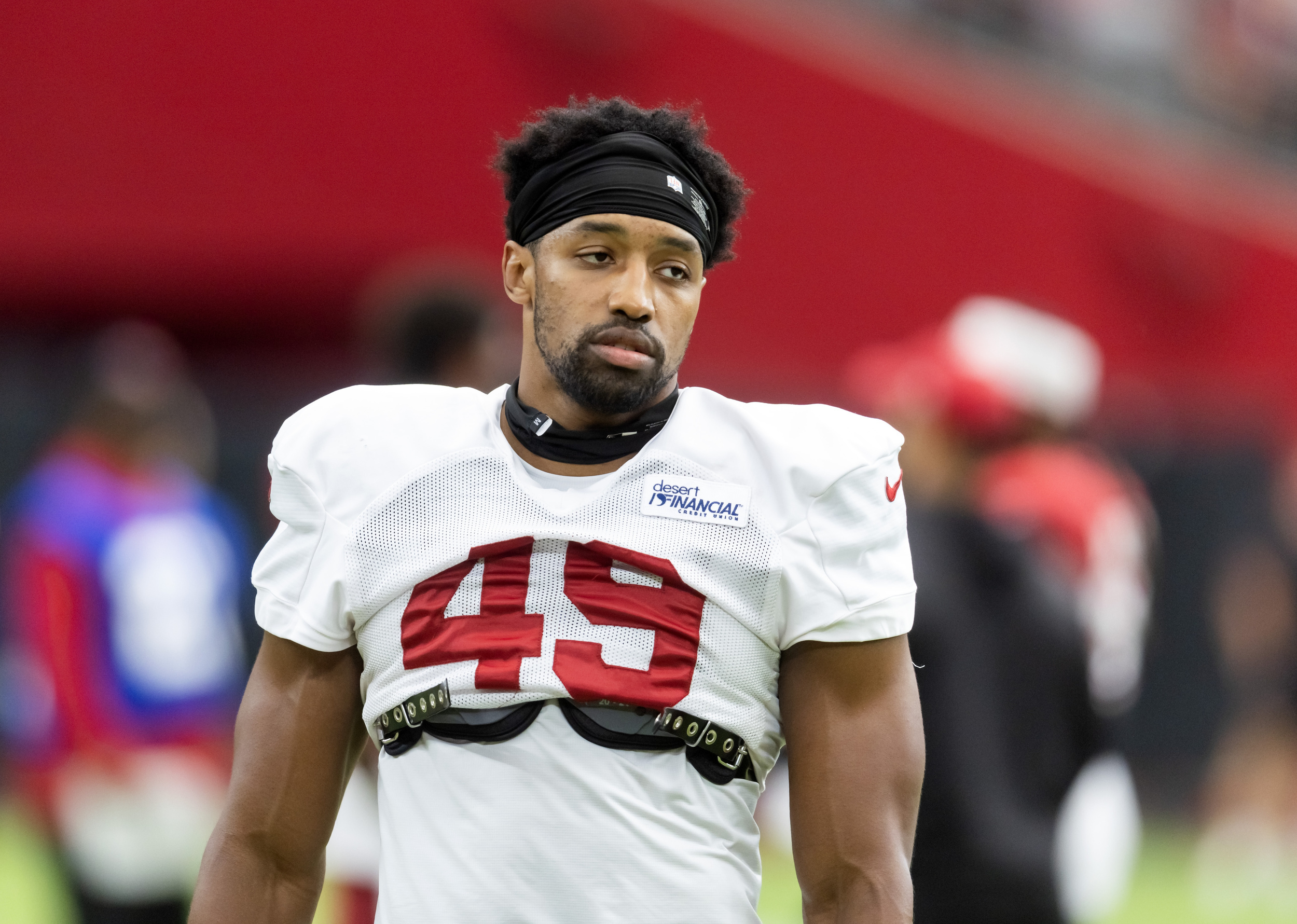 Browns sign LB Benton Whitley