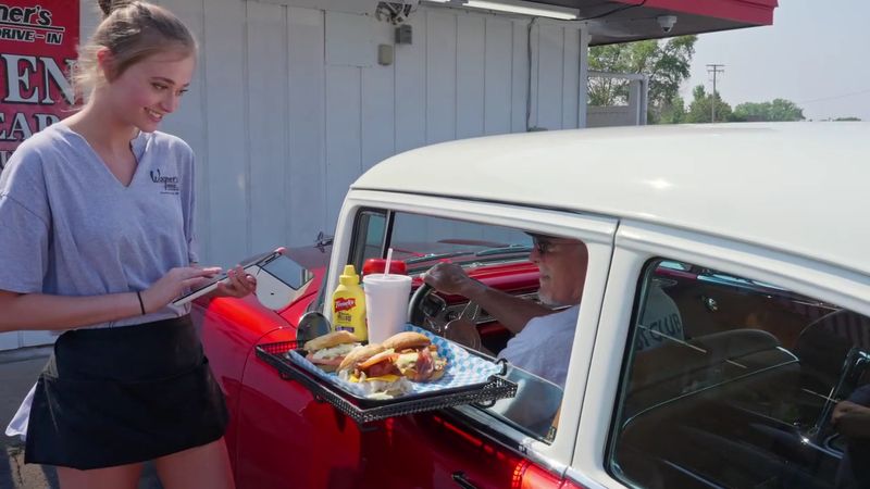 This old-timey diner in Minnesota draws burger lovers from every corner ...