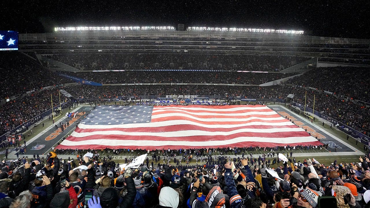 Chicago mayor makes stunning admission about attending Bears game while ...