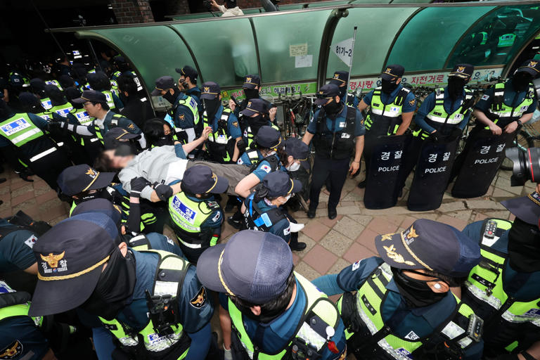 Police forcefully transport ballot boxes after protest standoff