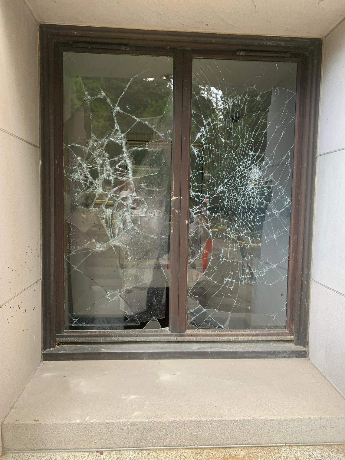 Vandal 'heavily damaged' WA Capitol building windows. Man arrested ...