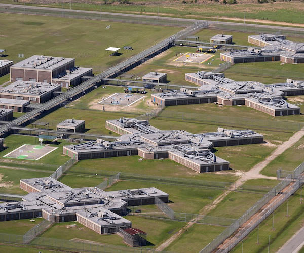 Audit finds force violations at ICE detention center