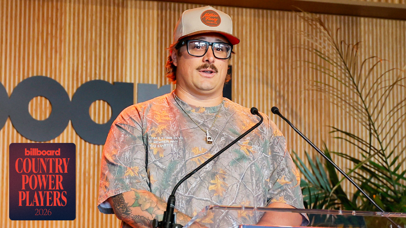 Hardy presents Tucker Wetmore with the Rising Star Award | Country ...