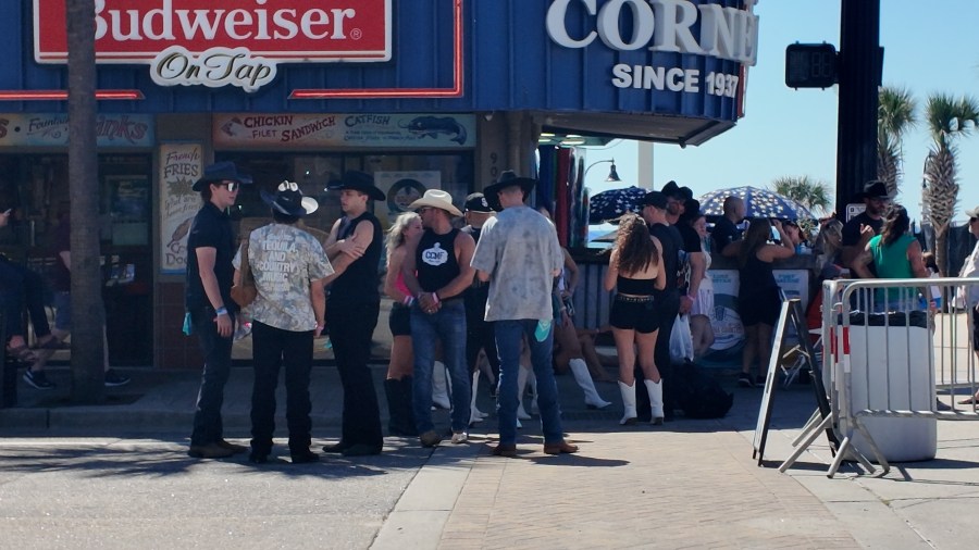 Fans show up early for day 1 of Carolina Country Music Fest