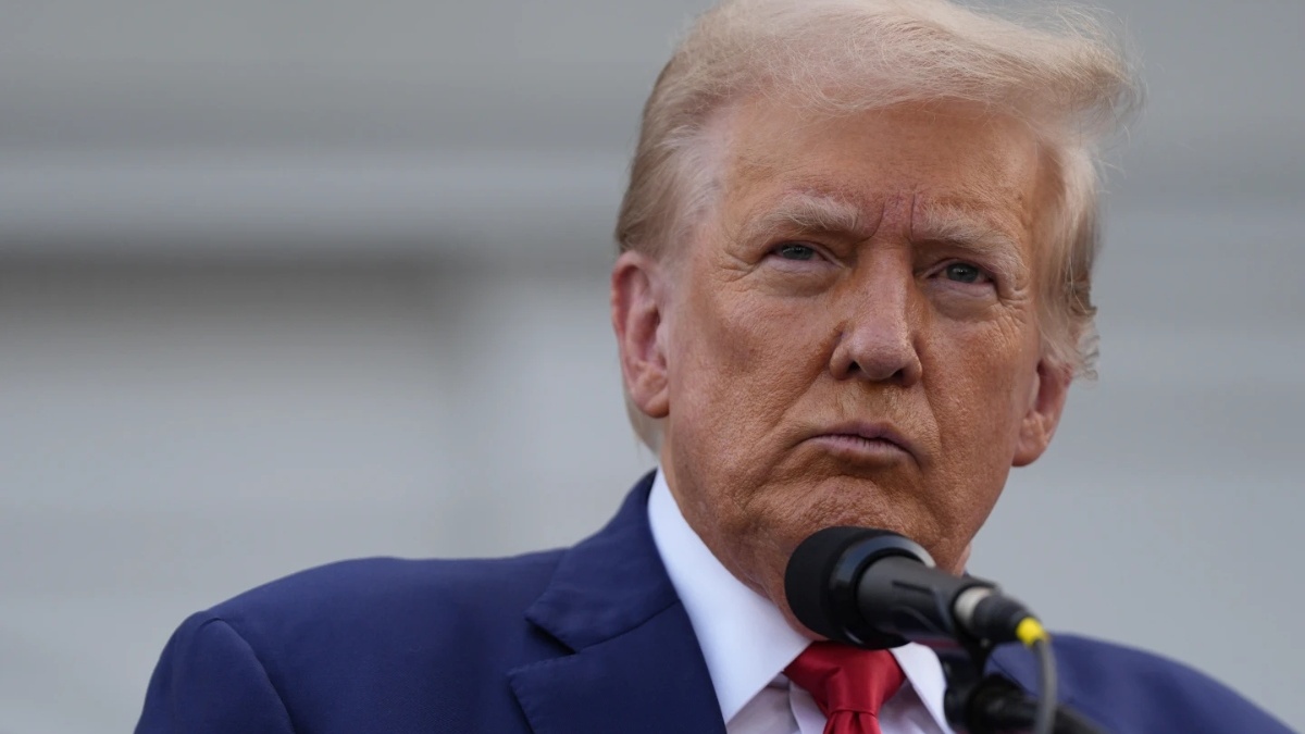 Trump executive order jeopardizes the jobs of 8,000 senior federal ...
