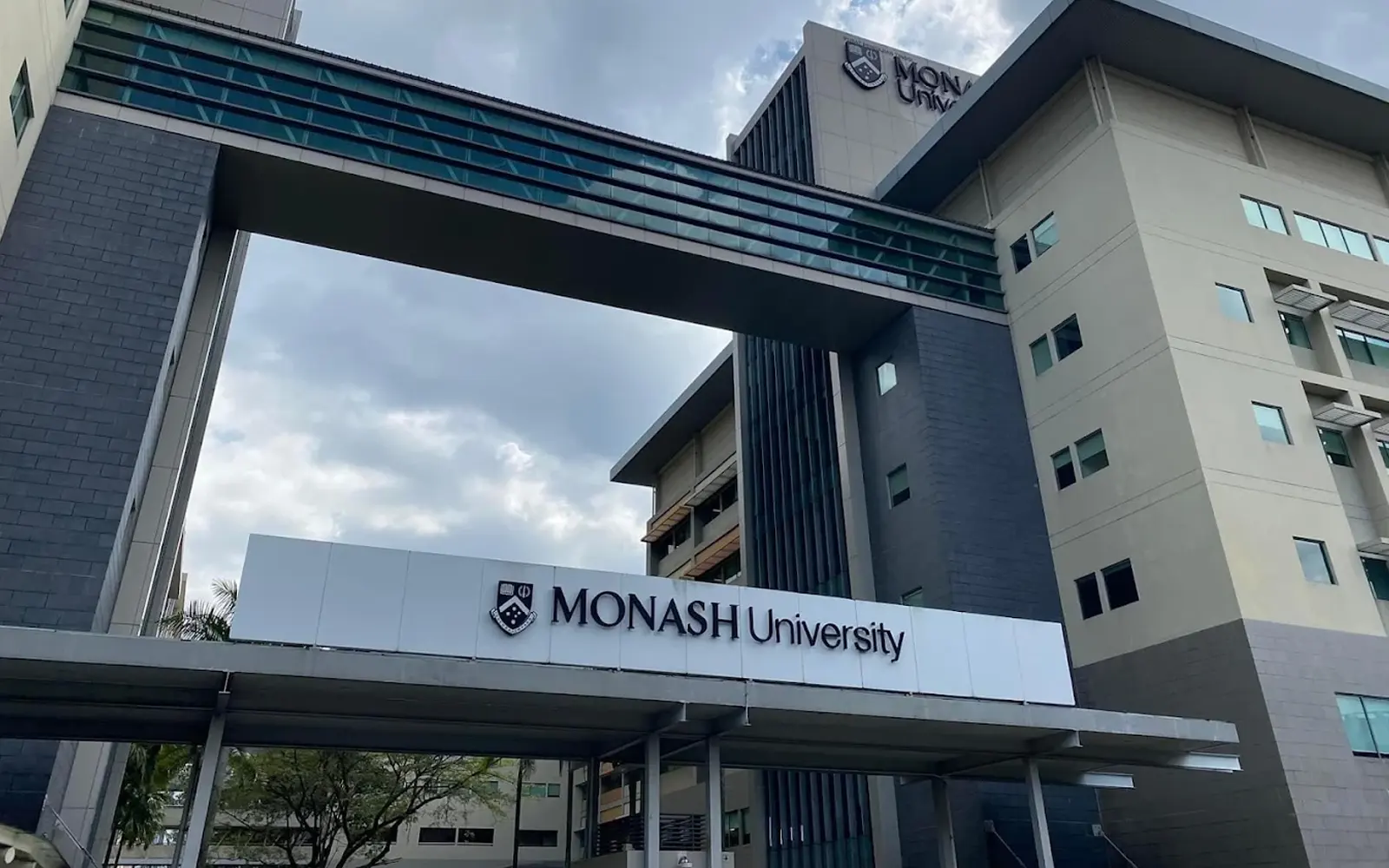 Bomb scare triggers security sweep at Monash University campus