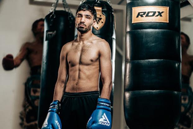 Bradford district boxer set to defend English title in big arena show ...