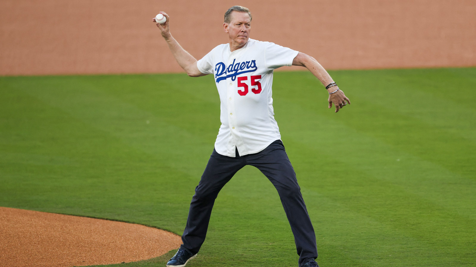 Orel Hershiser gives Dodgers’ Dave Roberts his flowers with 'run ...