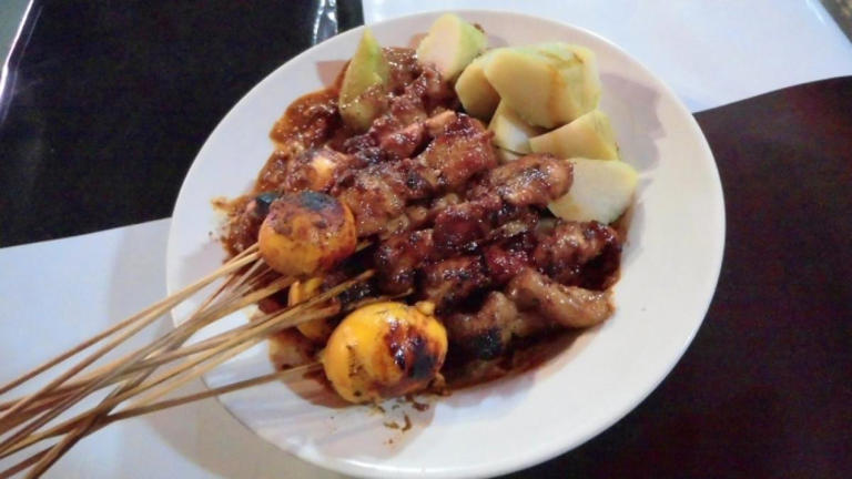 5 Sate Ayam Enak di Jakarta Pusat untuk Makan Malam, Empuk dan Porsi Besar