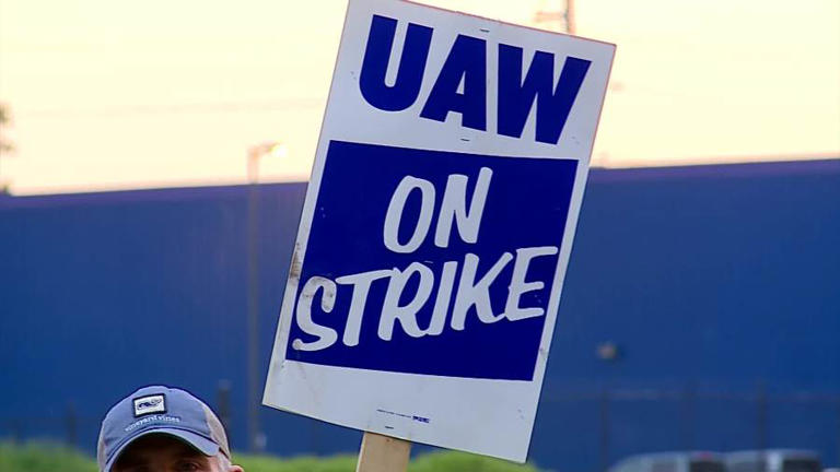 UAW workers, American Axle head back to bargaining table
