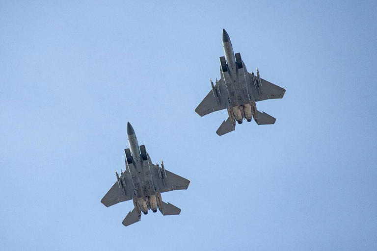 US Air Force pilot praised for action to avoid mid-air fighter jet ...