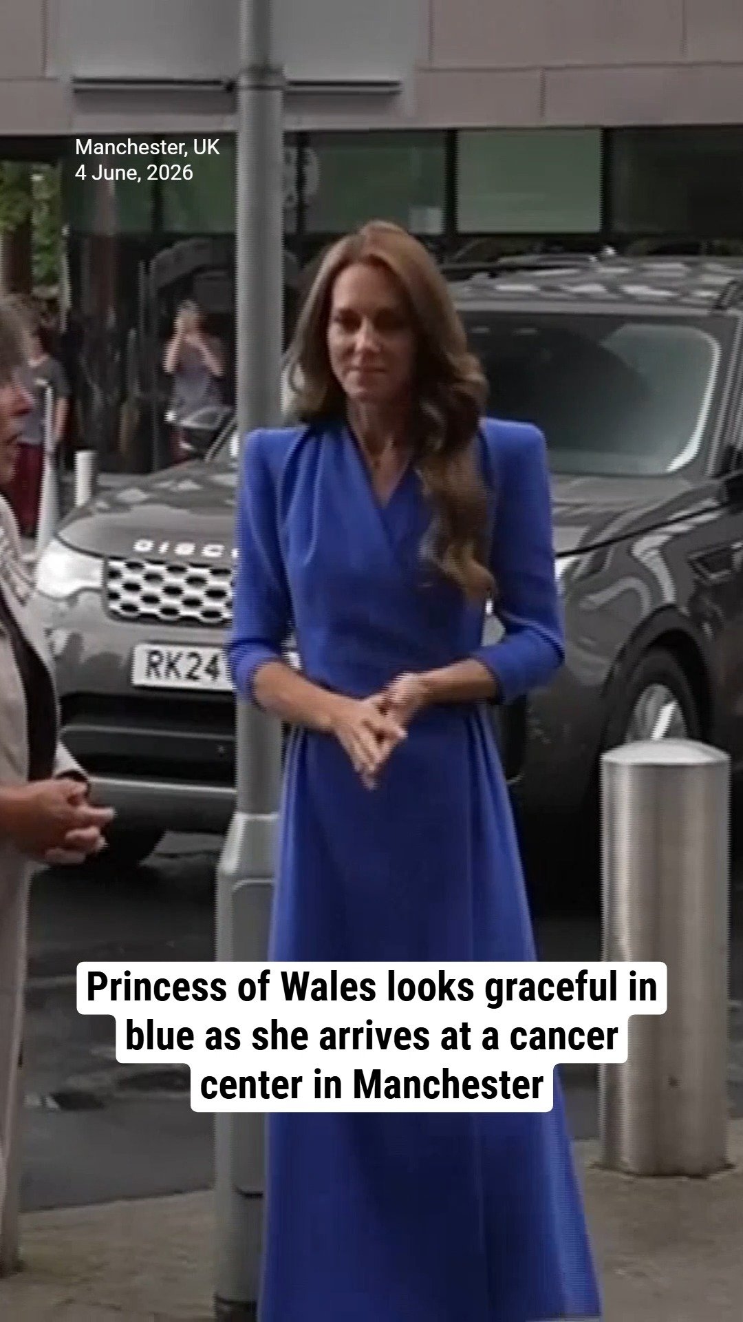Princess of Wales looks graceful in blue as she arrives at a cancer ...