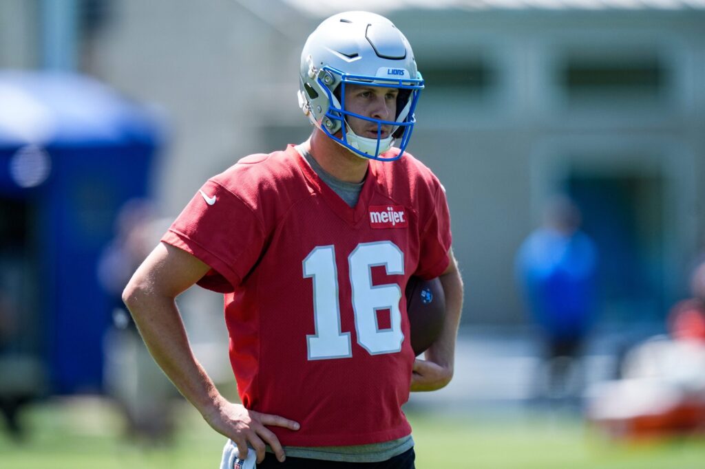 Jordan Love predicted to beat Jared Goff in bold NFC North take