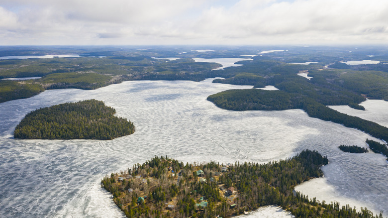 A scenic Minnesota island boasts cozy lakeside cabins, world-class ...