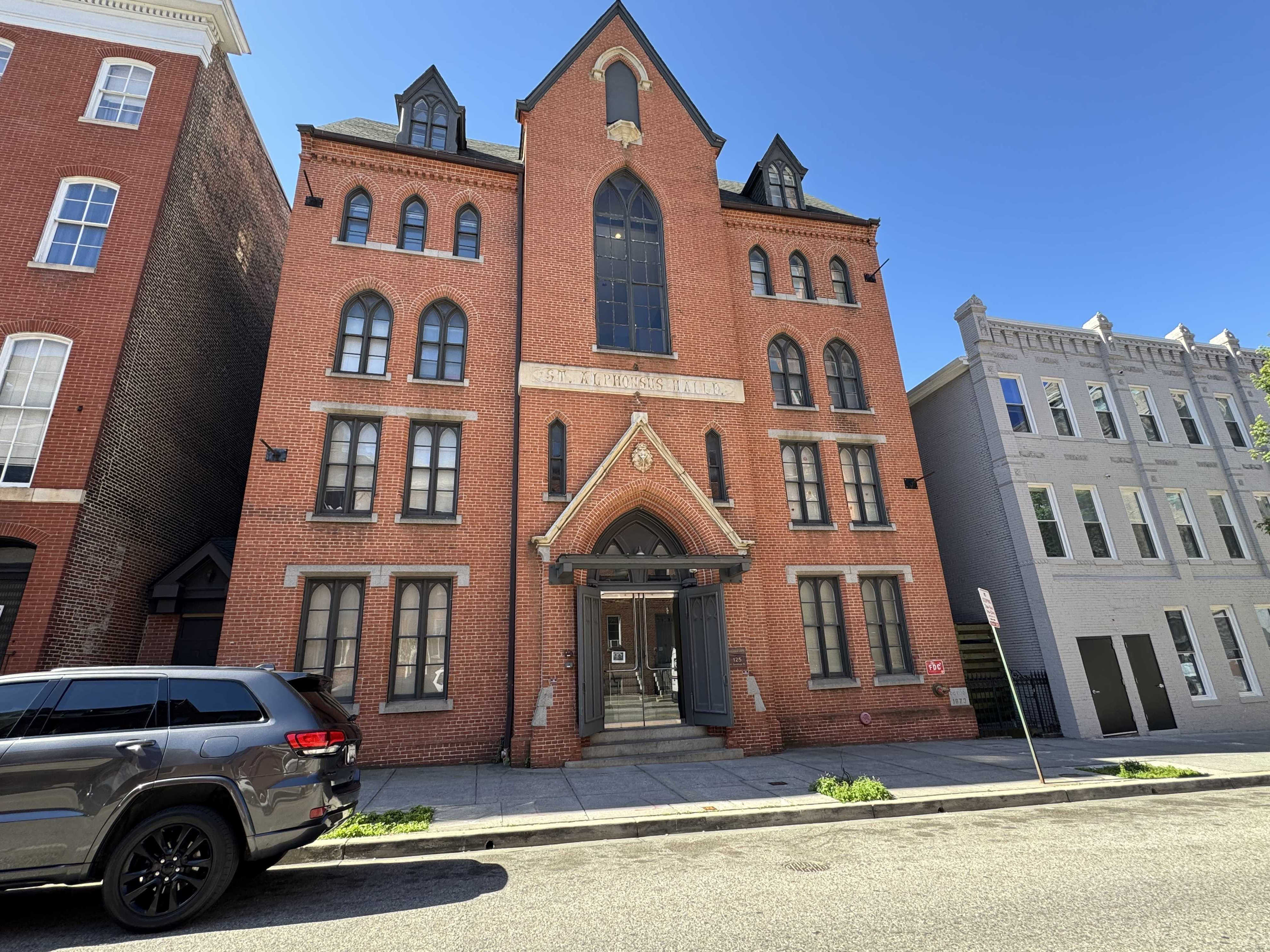 Downtown apartment building hits market for $3.2M