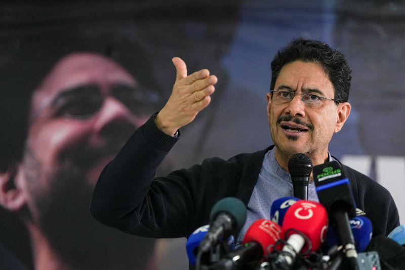 Appealing to centrists, Colombia leftist Cepeda backs away from ...