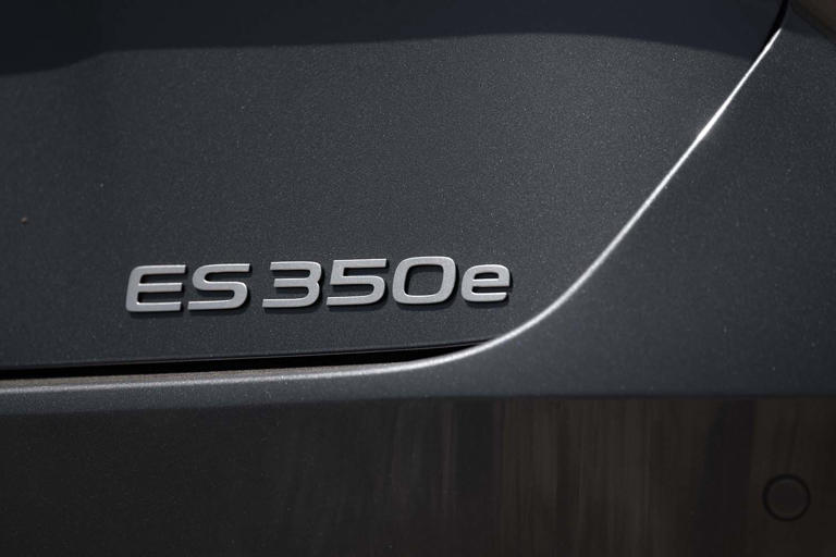 レクサスES350h（FF/CVT）／ES350e（FWD）／ES500e（4WD）【海外試乗記】