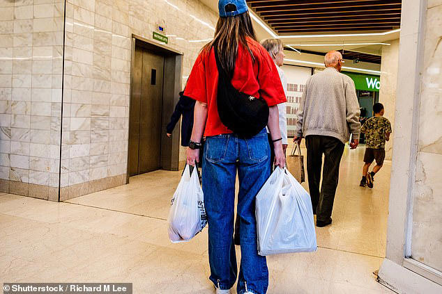 Meltdown on the high street as spring heatwave sends shopper numbers ...