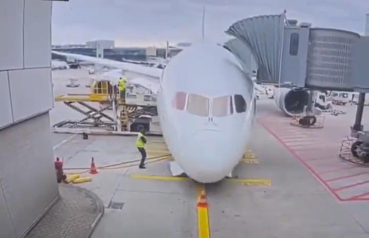 US-bound 787 Dreamliner collapses at airport gate, injuring several crew