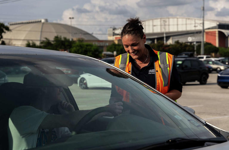 East Side businesses cash in on parking near Spurs arena