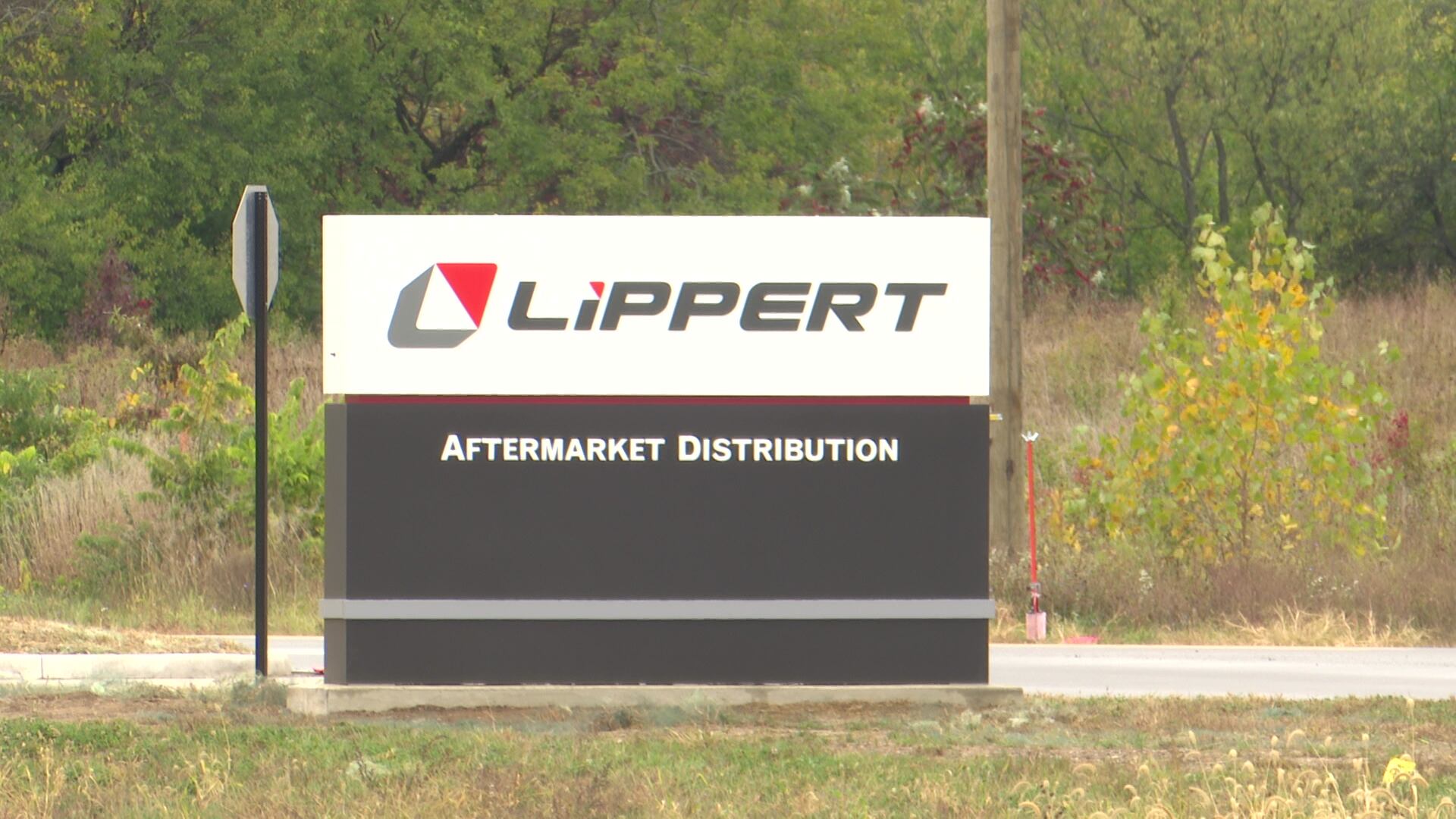 Lippert CEO retiring after 32 years