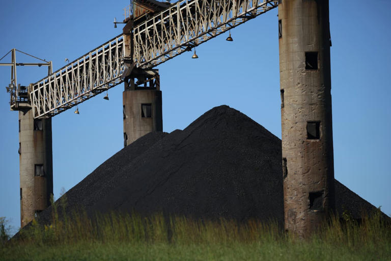 Peabody Energy stock and more coal plays rise on Trump’s $700 million ...