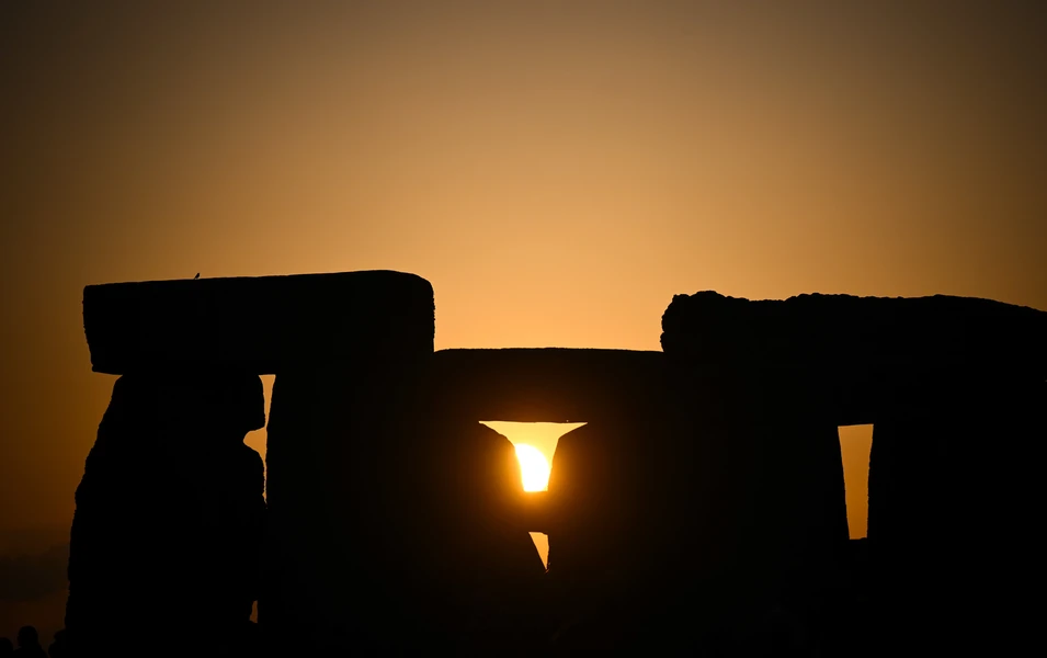 Study reveals human role in Stonehenge altar stone journey