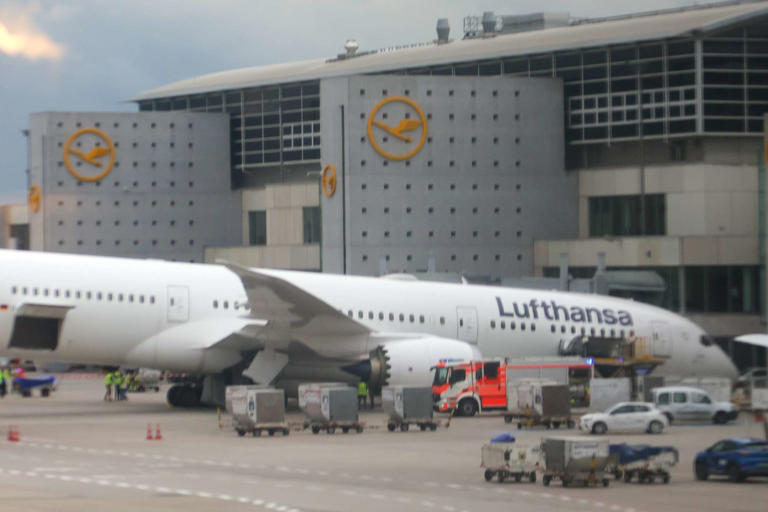 Several Injured After 1-Year-Old Boeing Jet’s Nose Gear Collapses ...