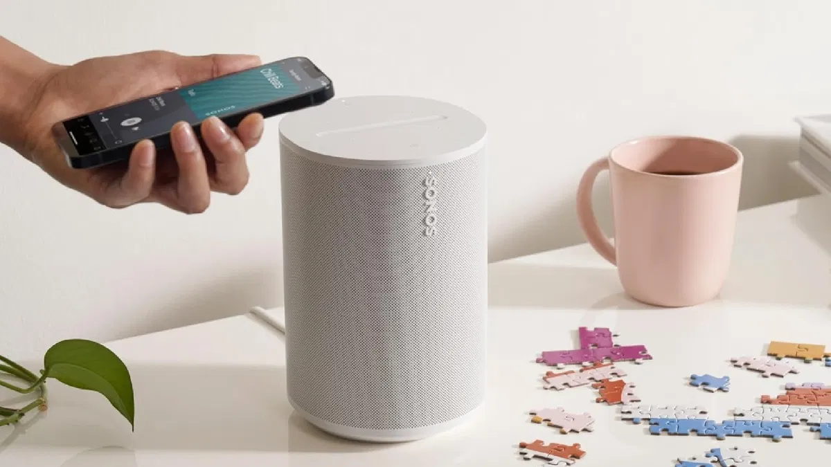 Más barata que en Walmart la bocina Sonos Era 100 baja de precio por ...