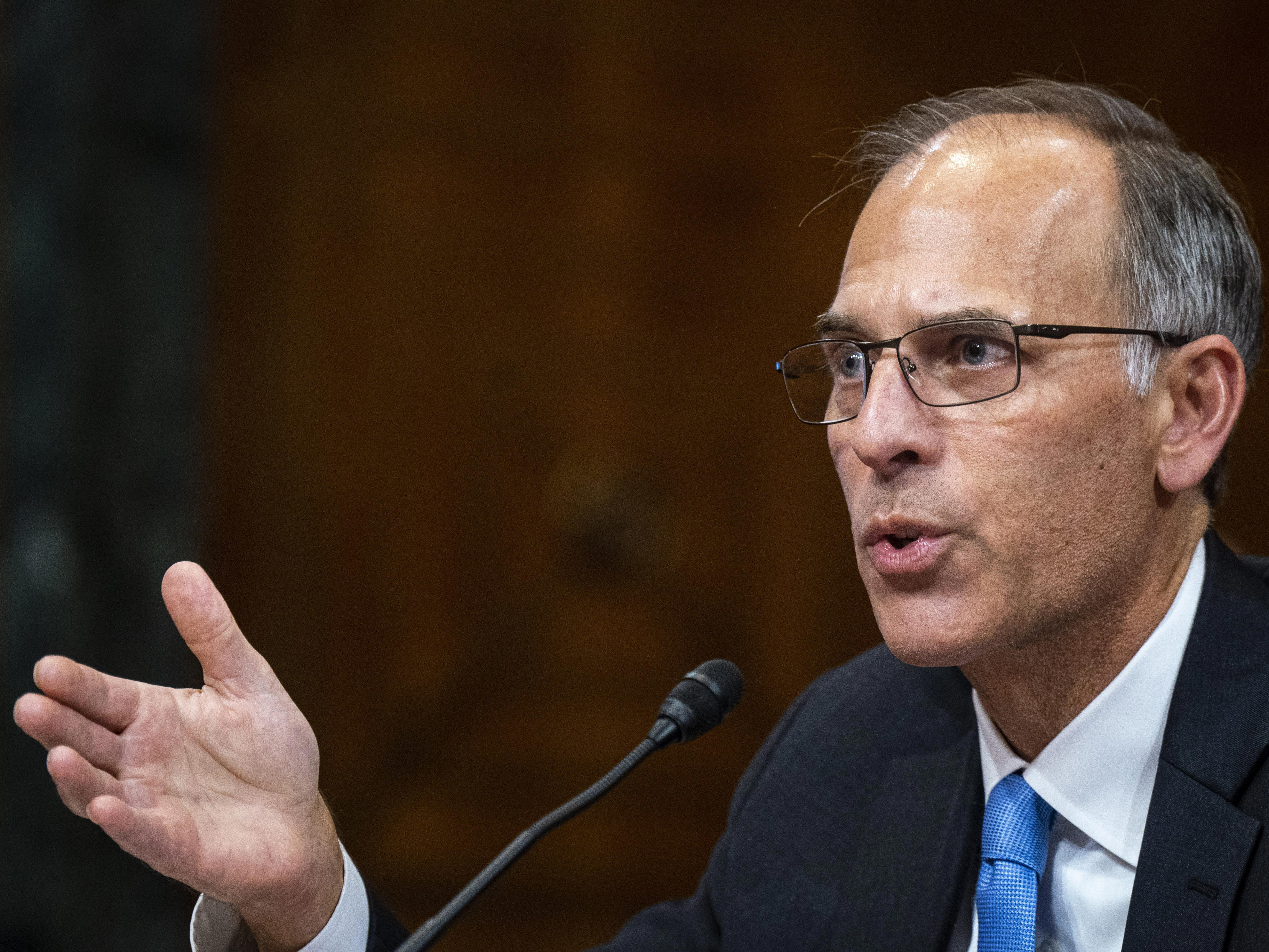 Moody's Mark Zandi says the economy is flashing a warning sign even as ...